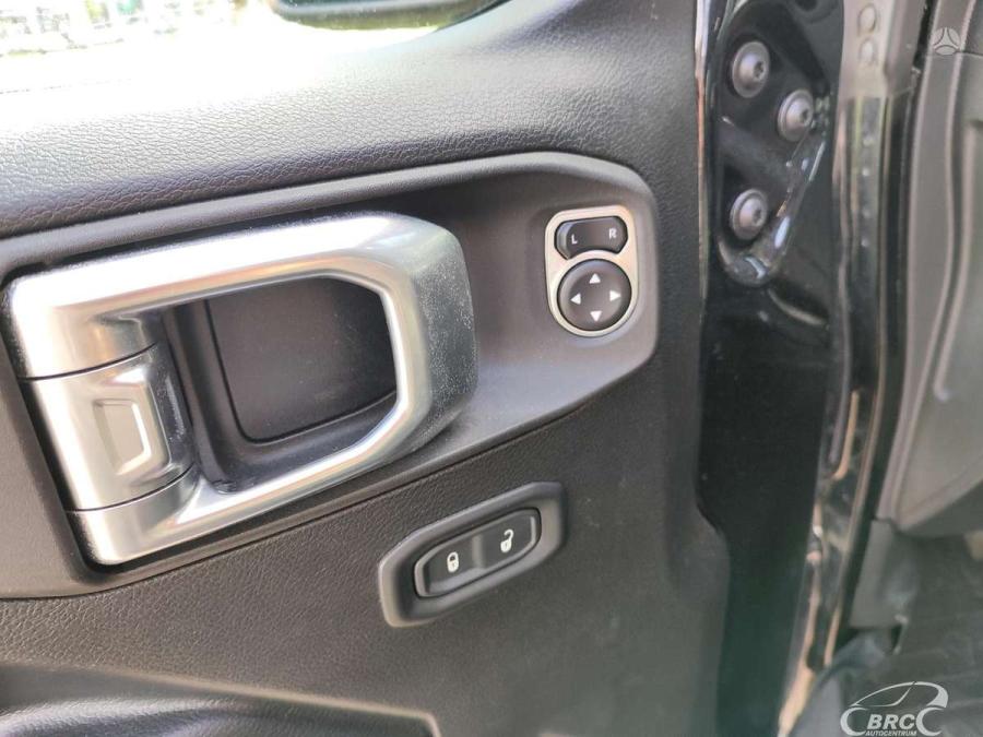 Black Jeep Wrangler 2022 in Klaipeda, with an engine capacity of 3.60 L and mileage of 106 thousand km for 31900 €, photo 22 on AUTOMOTO.COM.LV