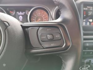 Black Jeep Wrangler 2022 in Klaipeda, with an engine capacity of 3.60 L and mileage of 106 thousand km for 31900 €, photo 27 on AUTOMOTO.COM.LV