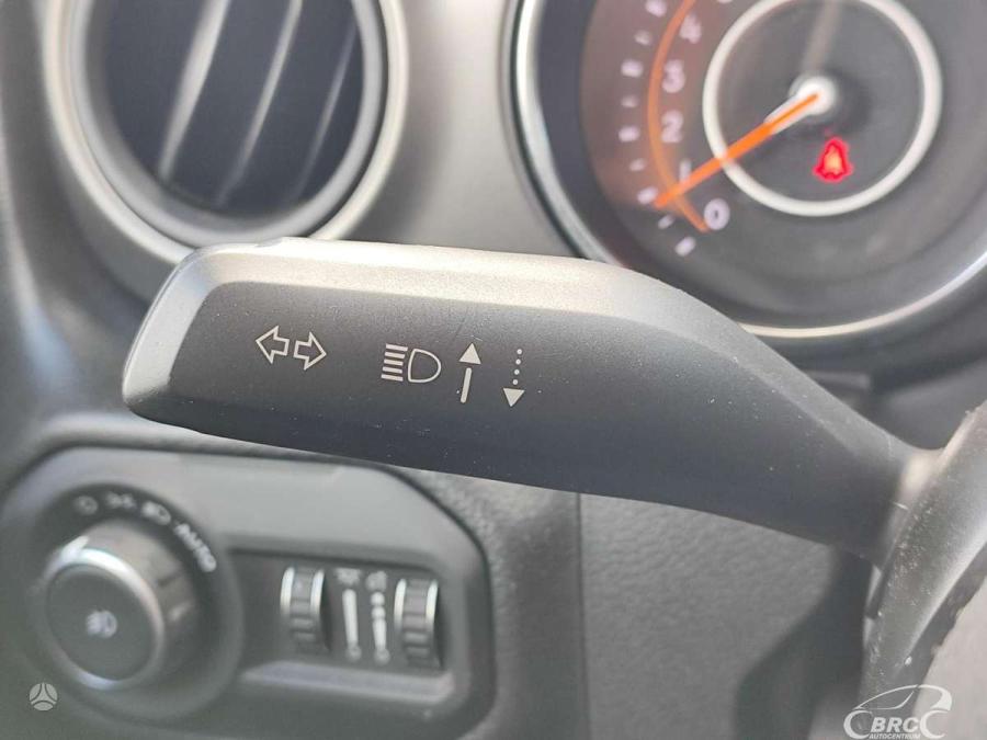Black Jeep Wrangler 2022 in Klaipeda, with an engine capacity of 3.60 L and mileage of 106 thousand km for 31900 €, photo 28 on AUTOMOTO.COM.LV