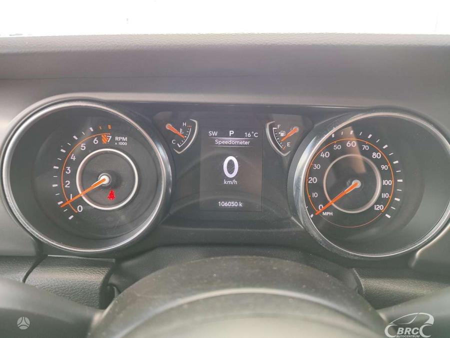 Black Jeep Wrangler 2022 in Klaipeda, with an engine capacity of 3.60 L and mileage of 106 thousand km for 31900 €, photo 30 on AUTOMOTO.COM.LV