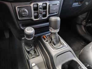 Black Jeep Wrangler 2022 in Klaipeda, with an engine capacity of 3.60 L and mileage of 106 thousand km for 31900 €, photo 31 on AUTOMOTO.COM.LV