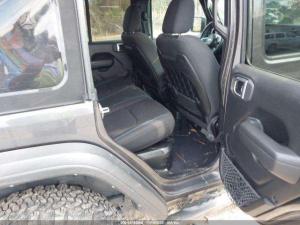 Black Jeep Wrangler 2023 in Klaipeda, with an engine capacity of 2.00 L and mileage of 45 thousand km for 14500 €, photo 8 on AUTOMOTO.COM.LV