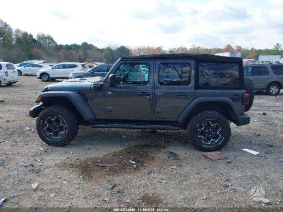 Black Jeep Wrangler 2023 in Klaipeda, with an engine capacity of 2.00 L and mileage of 45 thousand km for 14500 €, photo 15 on AUTOMOTO.COM.LV