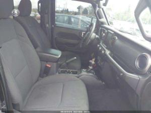 Black Jeep Wrangler 2023 in Klaipeda, with an engine capacity of 2.00 L and mileage of 50 thousand km for 13700 €, photo 6 on AUTOMOTO.COM.LV