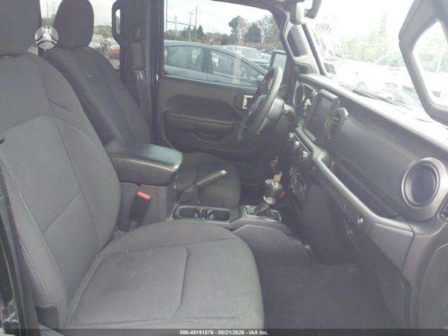 Black Jeep Wrangler 2023 in Klaipeda, with an engine capacity of 2.00 L and mileage of 50 thousand km for 13700 €, photo 6 on AUTOMOTO.COM.LV