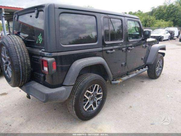 Black Jeep Wrangler 2023 in Klaipeda, with an engine capacity of 2.00 L and mileage of 101 thousand km for 9100 €, photo 4 on AUTOMOTO.COM.LV