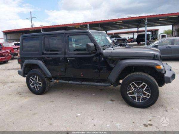 Black Jeep Wrangler 2023 in Klaipeda, with an engine capacity of 2.00 L and mileage of 101 thousand km for 9100 €, photo 7 on AUTOMOTO.COM.LV