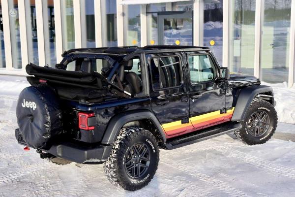 Black Jeep Wrangler 2024 in Vilnius, with an engine capacity of 2.00 L and mileage of 39 thousand km for 38999 €, photo 1 on AUTOMOTO.COM.LV