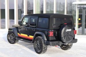 Black Jeep Wrangler 2024 in Vilnius, with an engine capacity of 2.00 L and mileage of 39 thousand km for 38999 €, photo 5 on AUTOMOTO.COM.LV