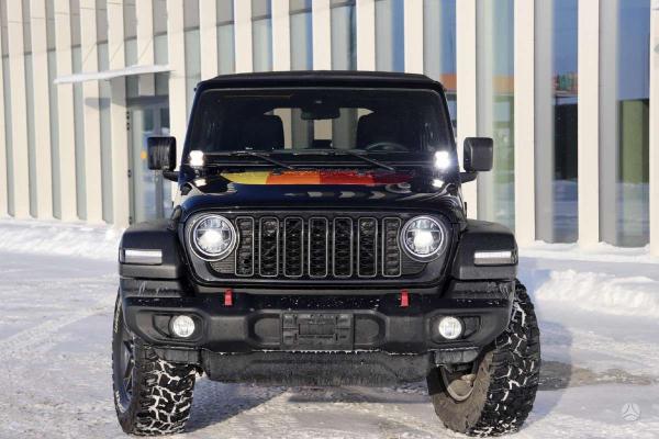Black Jeep Wrangler 2024 in Vilnius, with an engine capacity of 2.00 L and mileage of 39 thousand km for 38999 €, photo 7 on AUTOMOTO.COM.LV