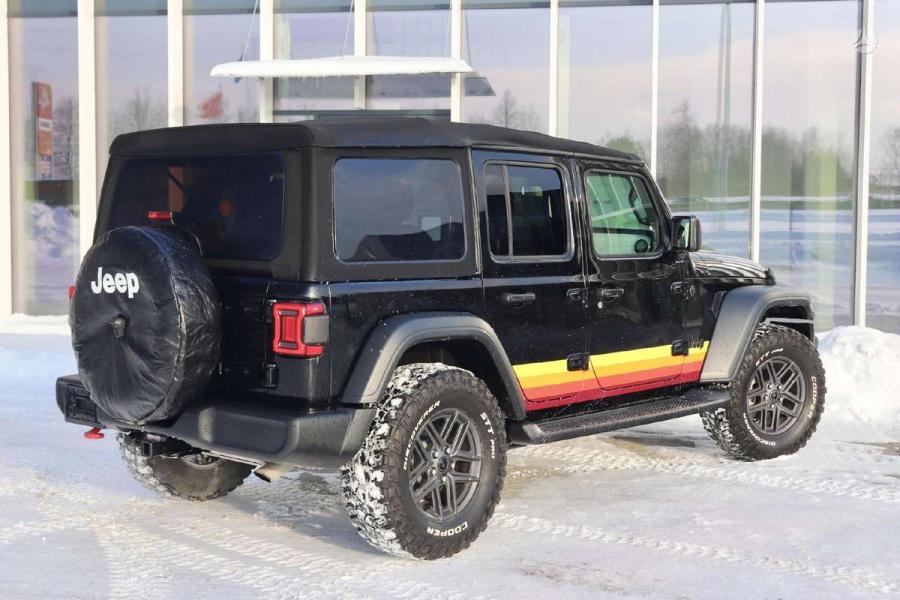 Black Jeep Wrangler 2024 in Vilnius, with an engine capacity of 2.00 L and mileage of 39 thousand km for 38999 €, photo 2 on AUTOMOTO.COM.LV