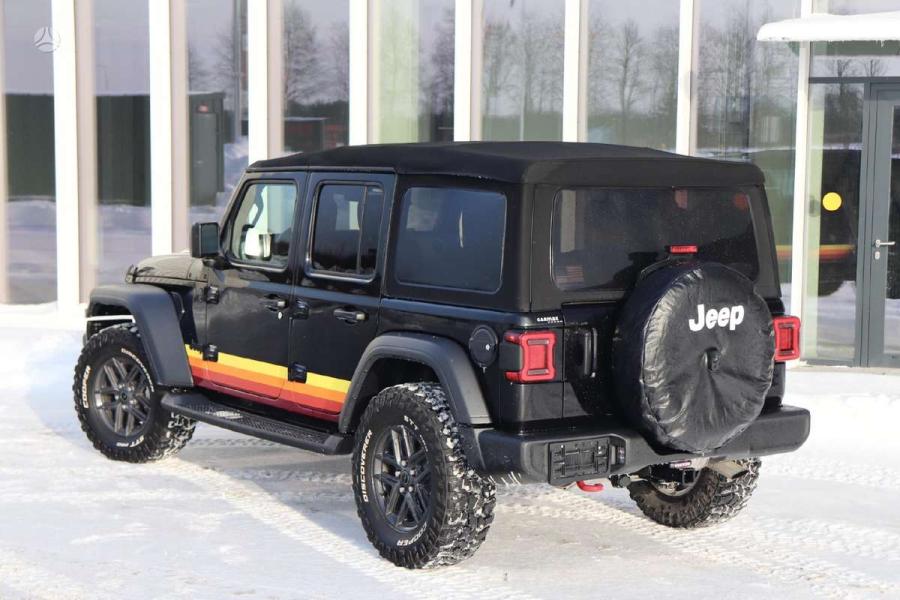 Black Jeep Wrangler 2024 in Vilnius, with an engine capacity of 2.00 L and mileage of 39 thousand km for 38999 €, photo 3 on AUTOMOTO.COM.LV