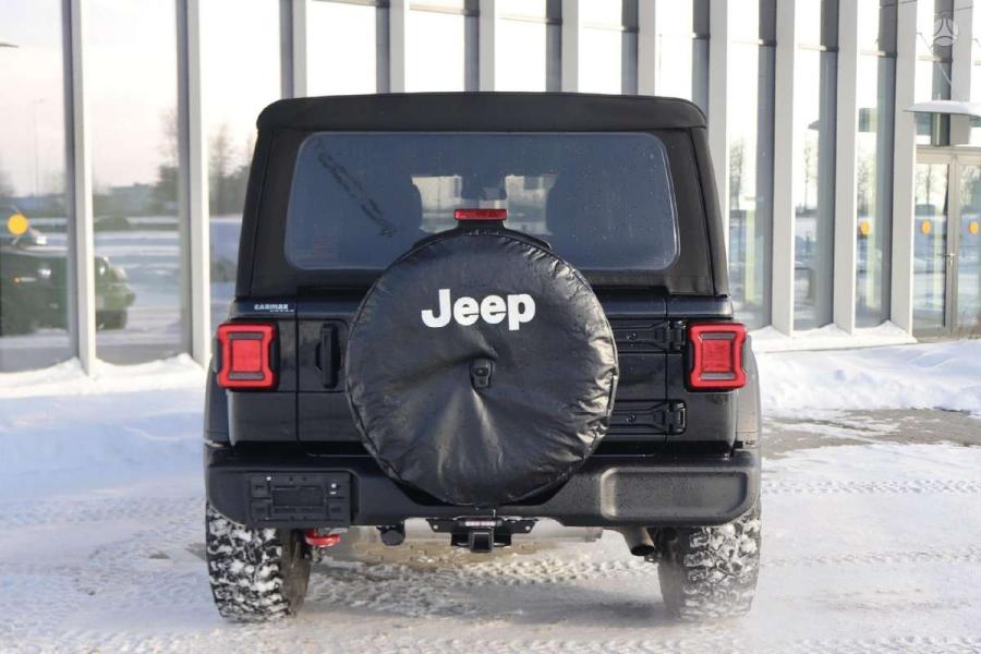 Black Jeep Wrangler 2024 in Vilnius, with an engine capacity of 2.00 L and mileage of 39 thousand km for 38999 €, photo 6 on AUTOMOTO.COM.LV