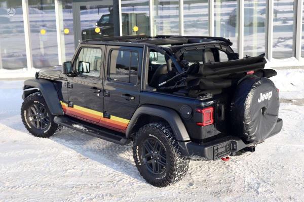 Black Jeep Wrangler 2024 in Vilnius, with an engine capacity of 2.00 L and mileage of 39 thousand km for 38999 €, photo 8 on AUTOMOTO.COM.LV