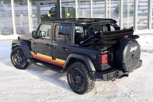 Black Jeep Wrangler 2024 in Vilnius, with an engine capacity of 2.00 L and mileage of 39 thousand km for 38999 €, photo 8 on AUTOMOTO.COM.LV