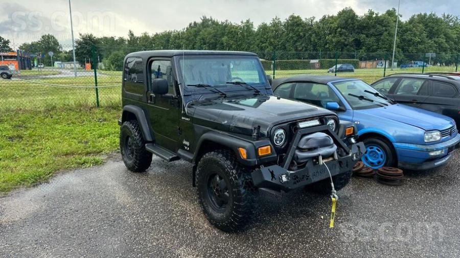 Melns Jeep Wrangler 2004 Rīga, ar dzinēja tilpumu 4.00 L un nobraukumu 204 tūkst. km par 6900 €, foto 1 vietnē AUTOMOTO.COM.LV