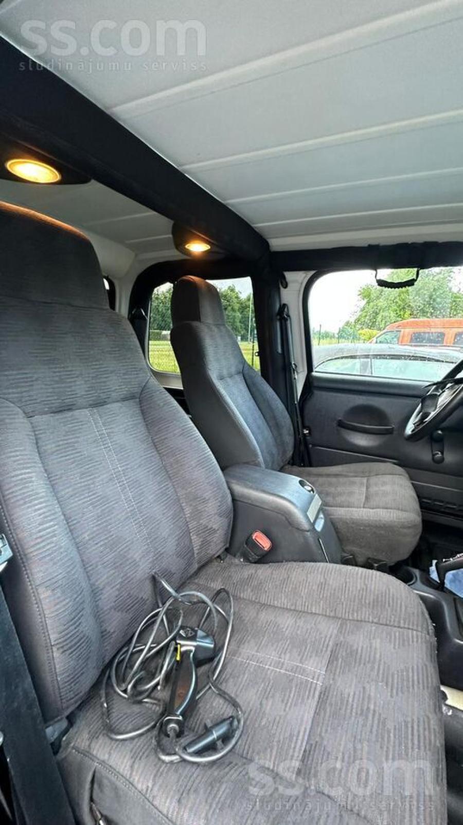 Melns Jeep Wrangler 2004 Rīga, ar dzinēja tilpumu 4.00 L un nobraukumu 204 tūkst. km par 6900 €, foto 5 vietnē AUTOMOTO.COM.LV