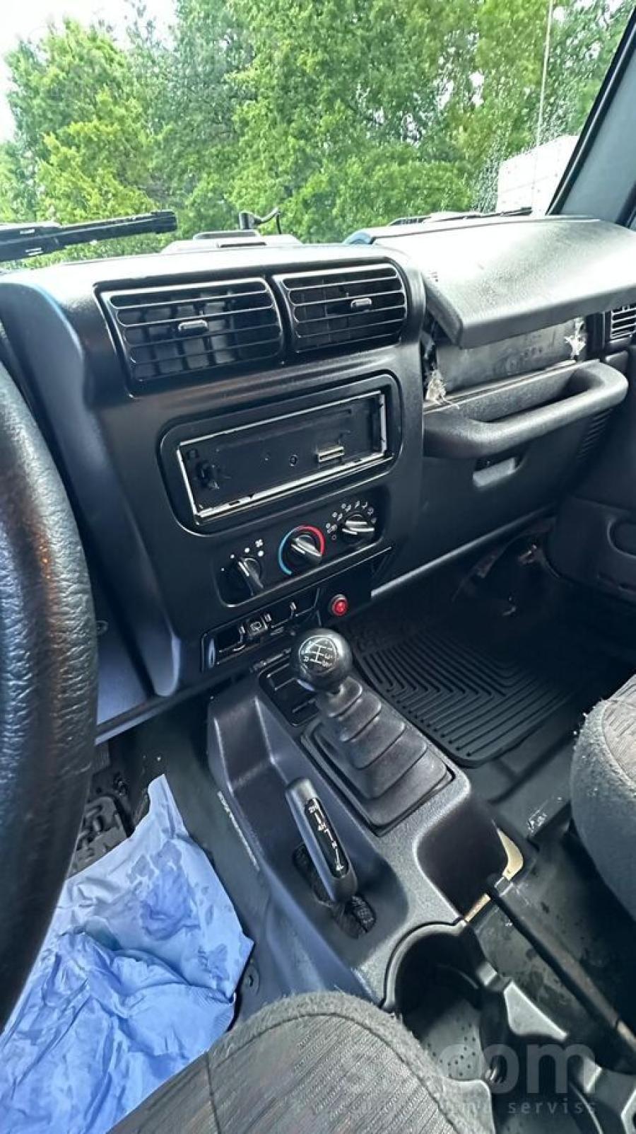 Melns Jeep Wrangler 2004 Rīga, ar dzinēja tilpumu 4.00 L un nobraukumu 204 tūkst. km par 6900 €, foto 6 vietnē AUTOMOTO.COM.LV