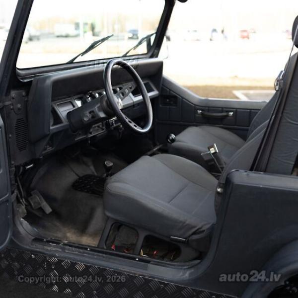 Black Jeep Wrangler 1992 in Tallinn, with an engine capacity of 4.00 L and mileage of 0 thousand km for 6990 €, photo 9 on AUTOMOTO.COM.LV