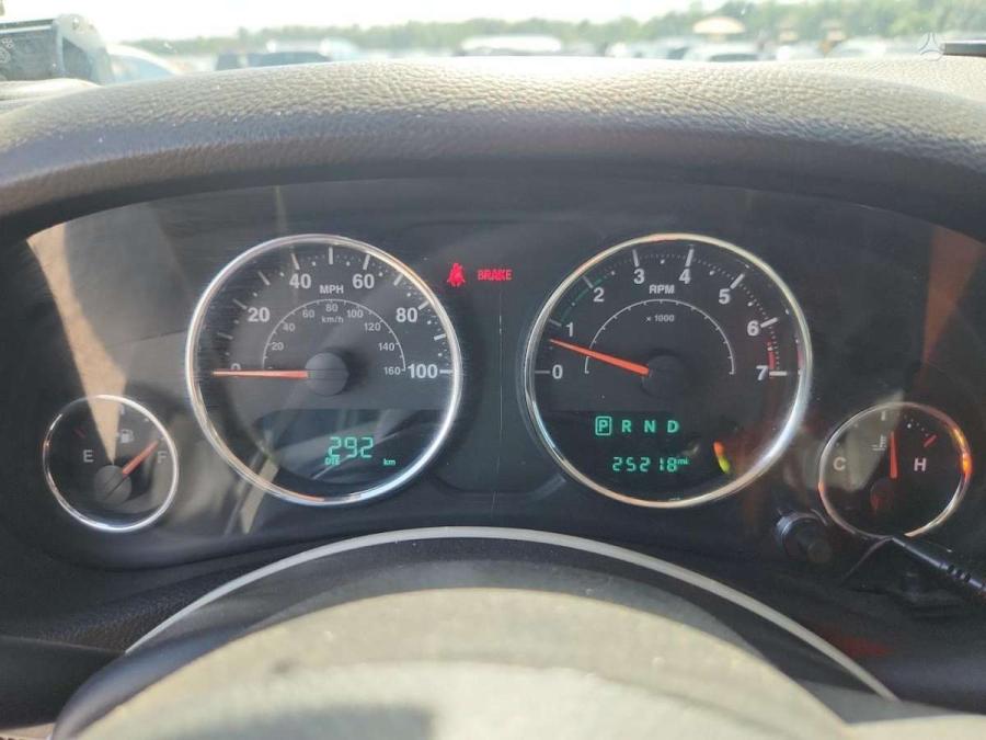 Blue Jeep Wrangler 2016 in Vilnius, with an engine capacity of 3.60 L and mileage of 40 thousand km for 21000 €, photo 12 on AUTOMOTO.COM.LV