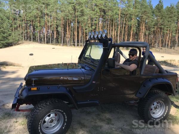 Brown Jeep Wrangler 1989 in Riga, with an engine capacity of 4.20 L and mileage of 105 thousand km for 10200 €, photo 1 on AUTOMOTO.COM.LV