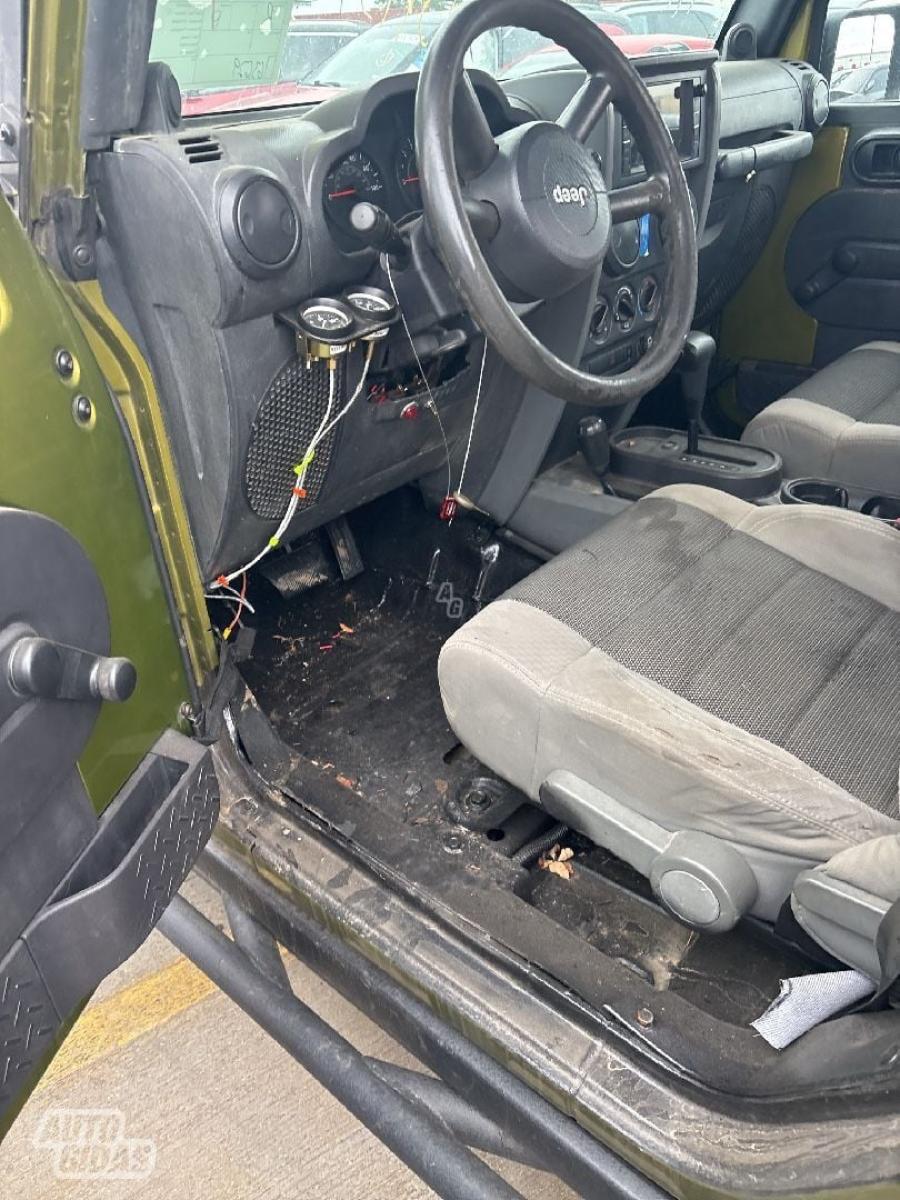 Jeep Wrangler 2007 Viļņa, ar dzinēja tilpumu 3.80 L un nobraukumu 220 tūkst. km par 8100 €, foto 17 vietnē AUTOMOTO.COM.LV