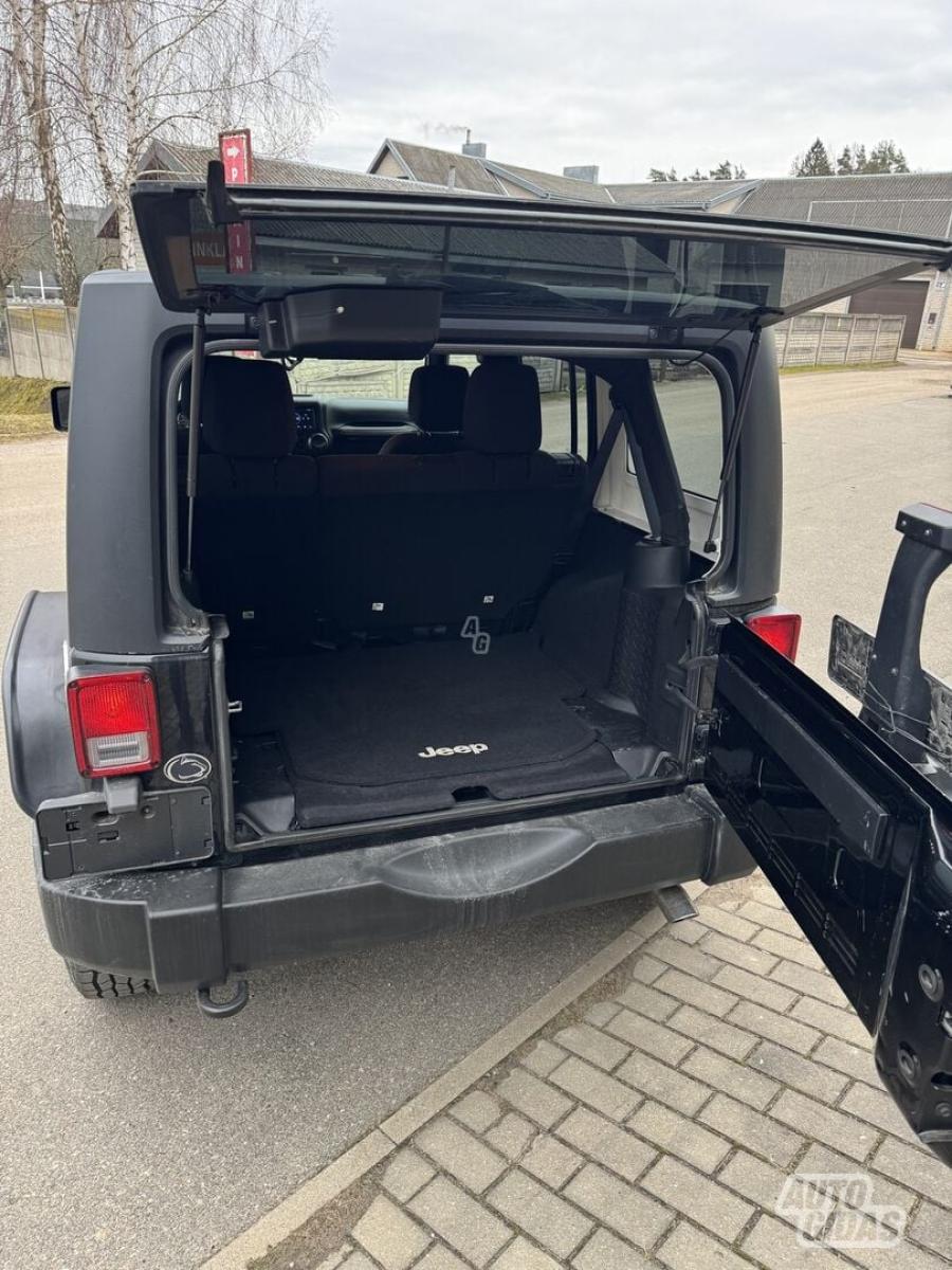 Jeep Wrangler 2015 in Alytus, with an engine capacity of 3.60 L and mileage of 76 thousand km for 17555 €, photo 14 on AUTOMOTO.COM.LV