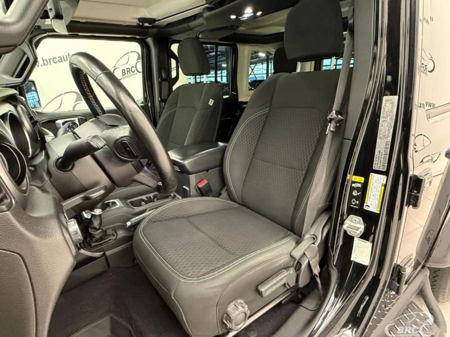 Jeep Wrangler 2021 in Vilnius, with an engine capacity of 2.00 L and mileage of 111 thousand km for 30900 €, photo 5 on AUTOMOTO.COM.LV
