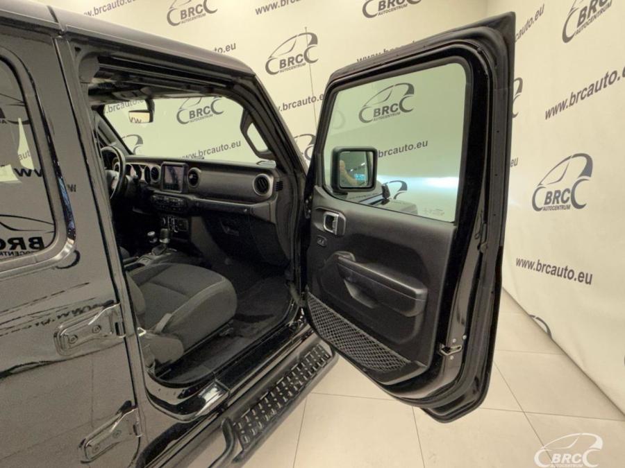 Jeep Wrangler 2021 in Vilnius, with an engine capacity of 2.00 L and mileage of 111 thousand km for 30900 €, photo 6 on AUTOMOTO.COM.LV