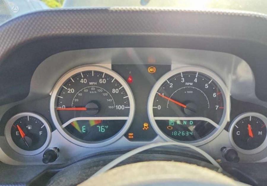 Zaļš Jeep Wrangler 2009 Kauņa, ar dzinēja tilpumu 3.78 L un nobraukumu 294 tūkst. km par 6999 €, foto 9 vietnē AUTOMOTO.COM.LV