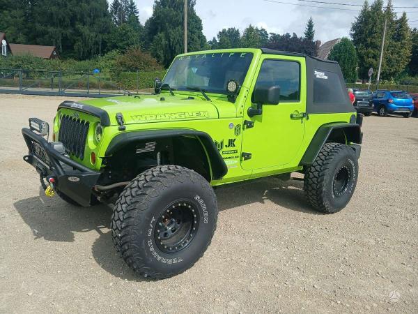 Green Jeep Wrangler 2012 in Kelme, with an engine capacity of 3.60 L and mileage of 142 thousand km for 14600 €, photo 1 on AUTOMOTO.COM.LV