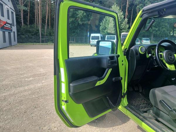 Green Jeep Wrangler 2012 in Kelme, with an engine capacity of 3.60 L and mileage of 142 thousand km for 14600 €, photo 10 on AUTOMOTO.COM.LV