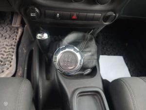 Zaļš Jeep Wrangler 2012 Kelmė, ar dzinēja tilpumu 3.60 L un nobraukumu 142 tūkst. km par 14600 €, foto 13 vietnē AUTOMOTO.COM.LV