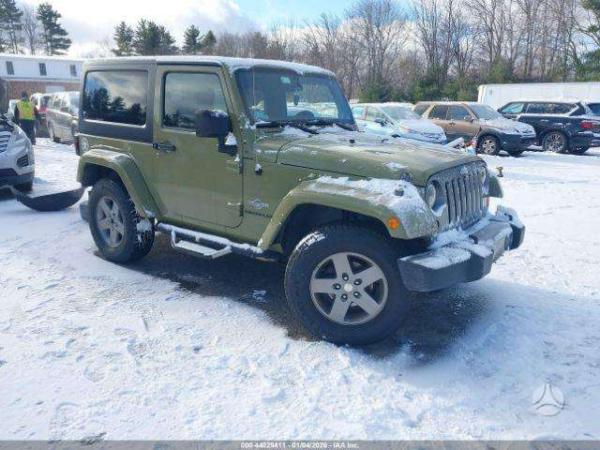 Green Jeep Wrangler 2013 in Klaipeda, with an engine capacity of 3.60 L and mileage of 152 thousand km for 12700 €, photo 1 on AUTOMOTO.COM.LV