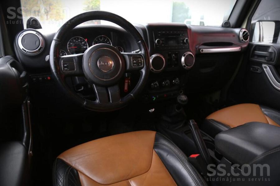 Green Jeep Wrangler 2013 in Riga, with an engine capacity of 3.60 L and mileage of 123 thousand km for 10995 €, photo 8 on AUTOMOTO.COM.LV