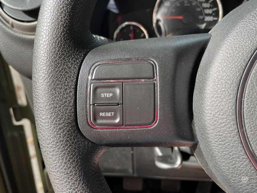 Zaļš Jeep Wrangler 2018 Viļņa, ar dzinēja tilpumu 3.60 L un nobraukumu 8 tūkst. km par 28900 €, foto 11 vietnē AUTOMOTO.COM.LV
