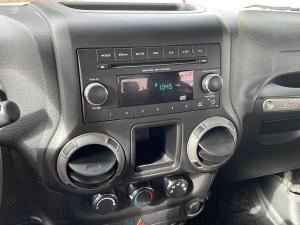 Zaļš Jeep Wrangler 2018 Viļņa, ar dzinēja tilpumu 3.60 L un nobraukumu 8 tūkst. km par 28900 €, foto 14 vietnē AUTOMOTO.COM.LV
