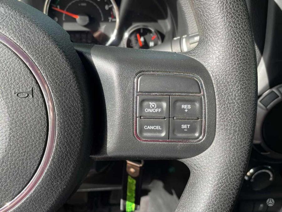 Green Jeep Wrangler 2018 in Vilnius, with an engine capacity of 3.60 L and mileage of 8 thousand km for 28900 €, photo 12 on AUTOMOTO.COM.LV