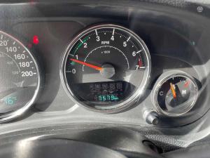Green Jeep Wrangler 2018 in Vilnius, with an engine capacity of 3.60 L and mileage of 8 thousand km for 28900 €, photo 13 on AUTOMOTO.COM.LV