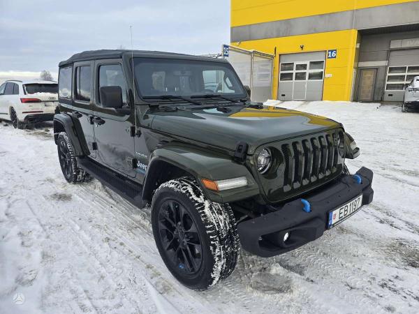 Green Jeep Wrangler 2022 in Siauliai, with an engine capacity of 2.00 L and mileage of 40 thousand km for 38500 €, photo 2 on AUTOMOTO.COM.LV