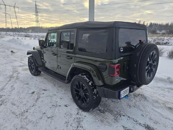 Green Jeep Wrangler 2022 in Siauliai, with an engine capacity of 2.00 L and mileage of 40 thousand km for 38500 €, photo 4 on AUTOMOTO.COM.LV