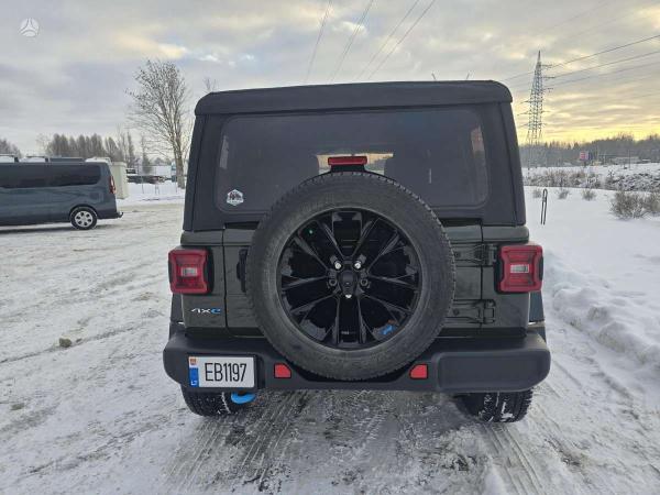 Green Jeep Wrangler 2022 in Siauliai, with an engine capacity of 2.00 L and mileage of 40 thousand km for 38500 €, photo 7 on AUTOMOTO.COM.LV