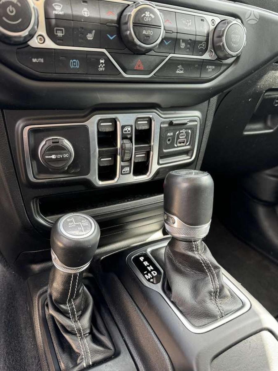 Zaļš Jeep Wrangler 2022 Viļņa, ar dzinēja tilpumu 2.00 L un nobraukumu 70 tūkst. km par 36300 €, foto 24 vietnē AUTOMOTO.COM.LV