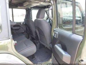 Green Jeep Wrangler 2023 in Klaipeda, with an engine capacity of 3.60 L and mileage of 23 thousand km for 14900 €, photo 9 on AUTOMOTO.COM.LV