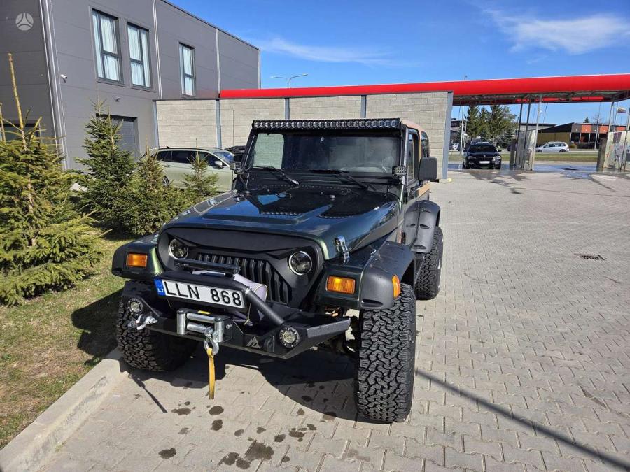 Zaļš Jeep Wrangler 1997 Kretinga, ar dzinēja tilpumu 4.00 L un nobraukumu 155 tūkst. km par 16500 €, foto 1 vietnē AUTOMOTO.COM.LV