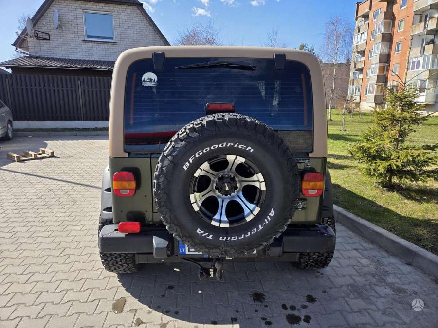 Zaļš Jeep Wrangler 1997 Kretinga, ar dzinēja tilpumu 4.00 L un nobraukumu 155 tūkst. km par 16500 €, foto 3 vietnē AUTOMOTO.COM.LV