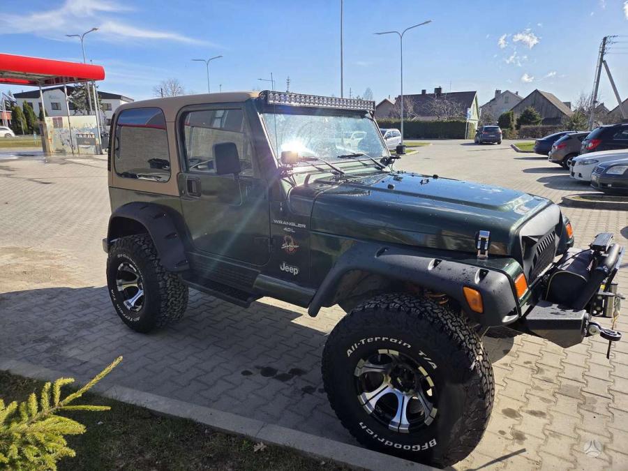 Zaļš Jeep Wrangler 1997 Kretinga, ar dzinēja tilpumu 4.00 L un nobraukumu 155 tūkst. km par 16500 €, foto 4 vietnē AUTOMOTO.COM.LV