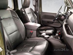 Green Jeep Wrangler 2021 in Tallinn, with an engine capacity of 2.00 L and mileage of 56 thousand km for 42990 €, photo 7 on AUTOMOTO.COM.LV