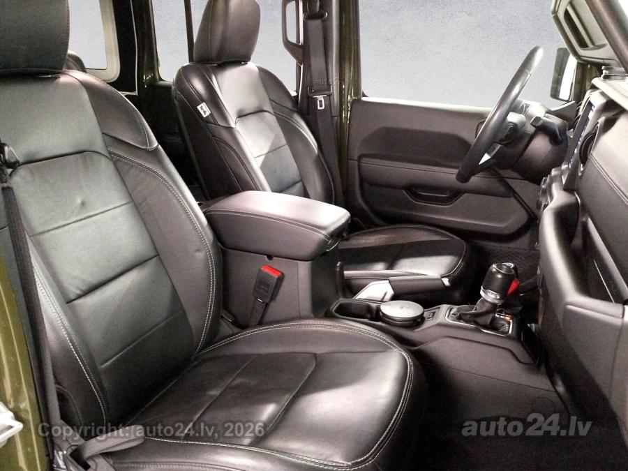 Green Jeep Wrangler 2021 in Tallinn, with an engine capacity of 2.00 L and mileage of 56 thousand km for 42990 €, photo 7 on AUTOMOTO.COM.LV