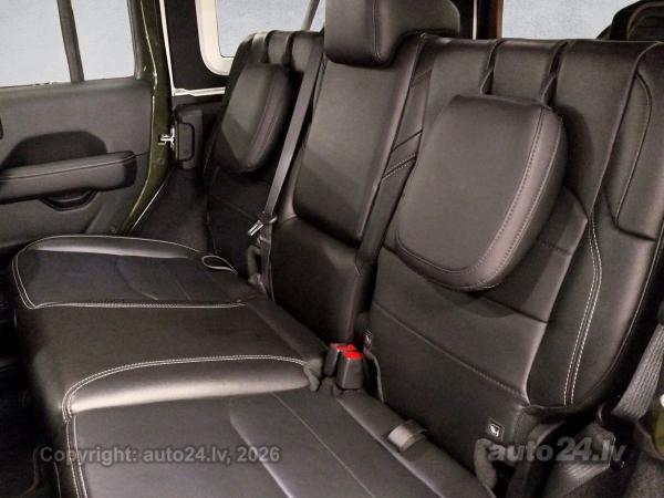Green Jeep Wrangler 2021 in Tallinn, with an engine capacity of 2.00 L and mileage of 56 thousand km for 42990 €, photo 7 on AUTOMOTO.COM.LV